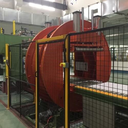 Inline pallet changer in fully automatic material flow system - Pallet ...